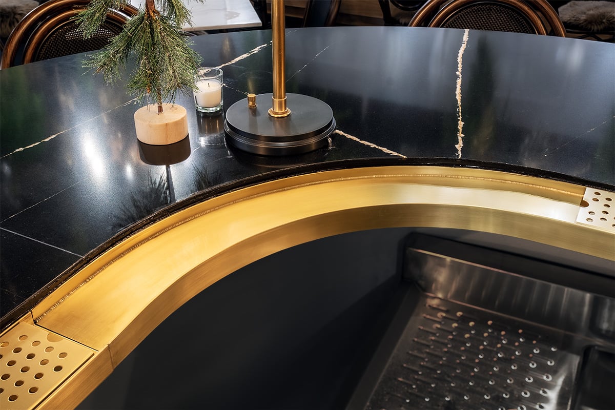 Guide To Buying & Installing Drink Rail